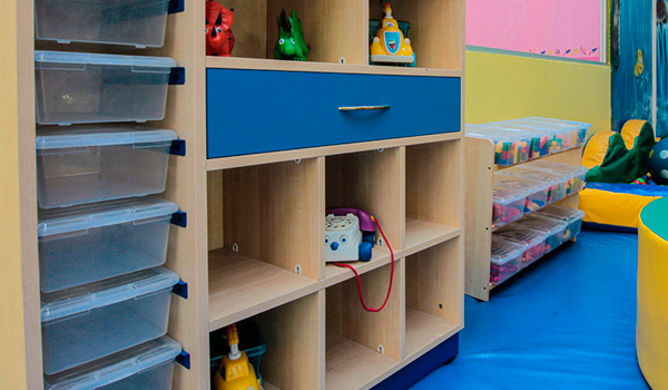 La importancia de los muebles organizadores en una guardería o kínder
